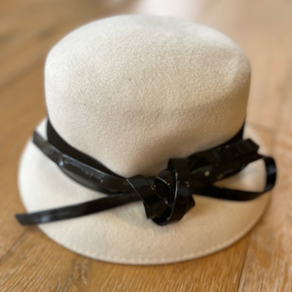 Lord & Taylor | Accessories | Lord Taylor Vintage Cream Wool Hat Black ...